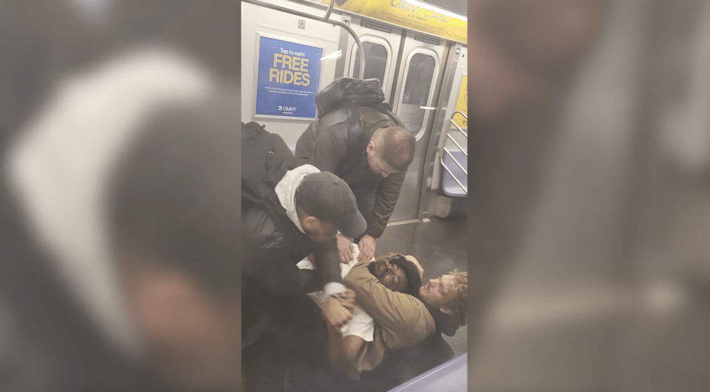 NYC SUBWAY SHOCK! Video Shows Passenger Choking Vagrant to Death ...