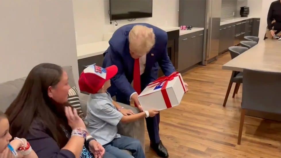 MUST WATCH: Trump Visits 8-Year-Old Supporter With Rare Disorder, 'Side ...